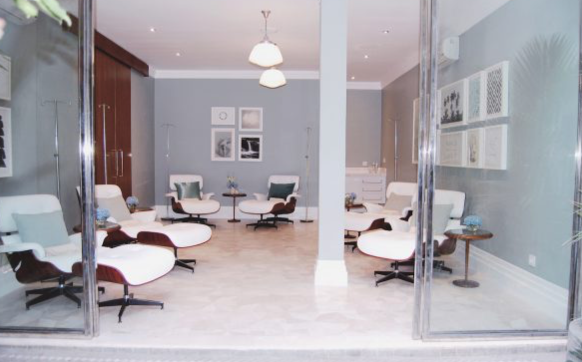 ENJOY OUR IV LOUNGE